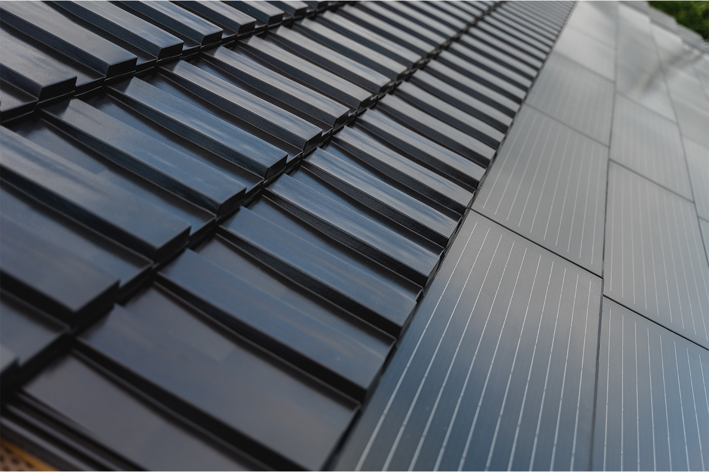 Integrated photovoltaic system J160-PV for an aesthetically pleasing roof