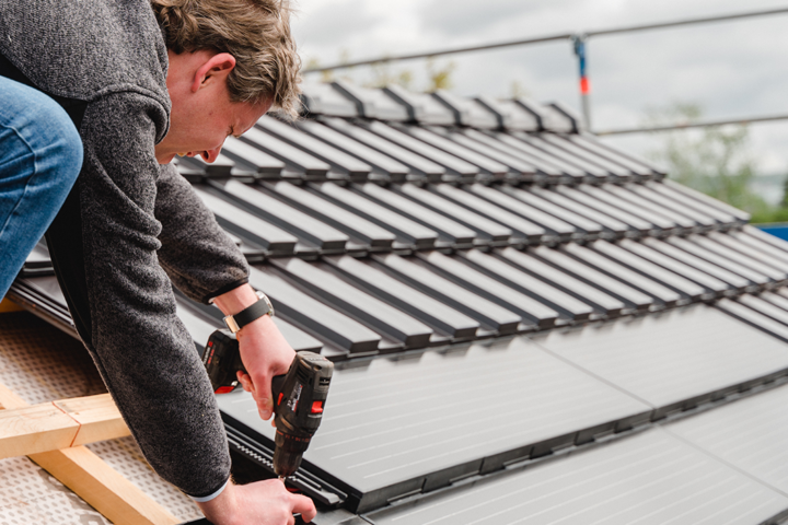 Integrated photovoltaic system J160-PV for an aesthetically pleasing roof