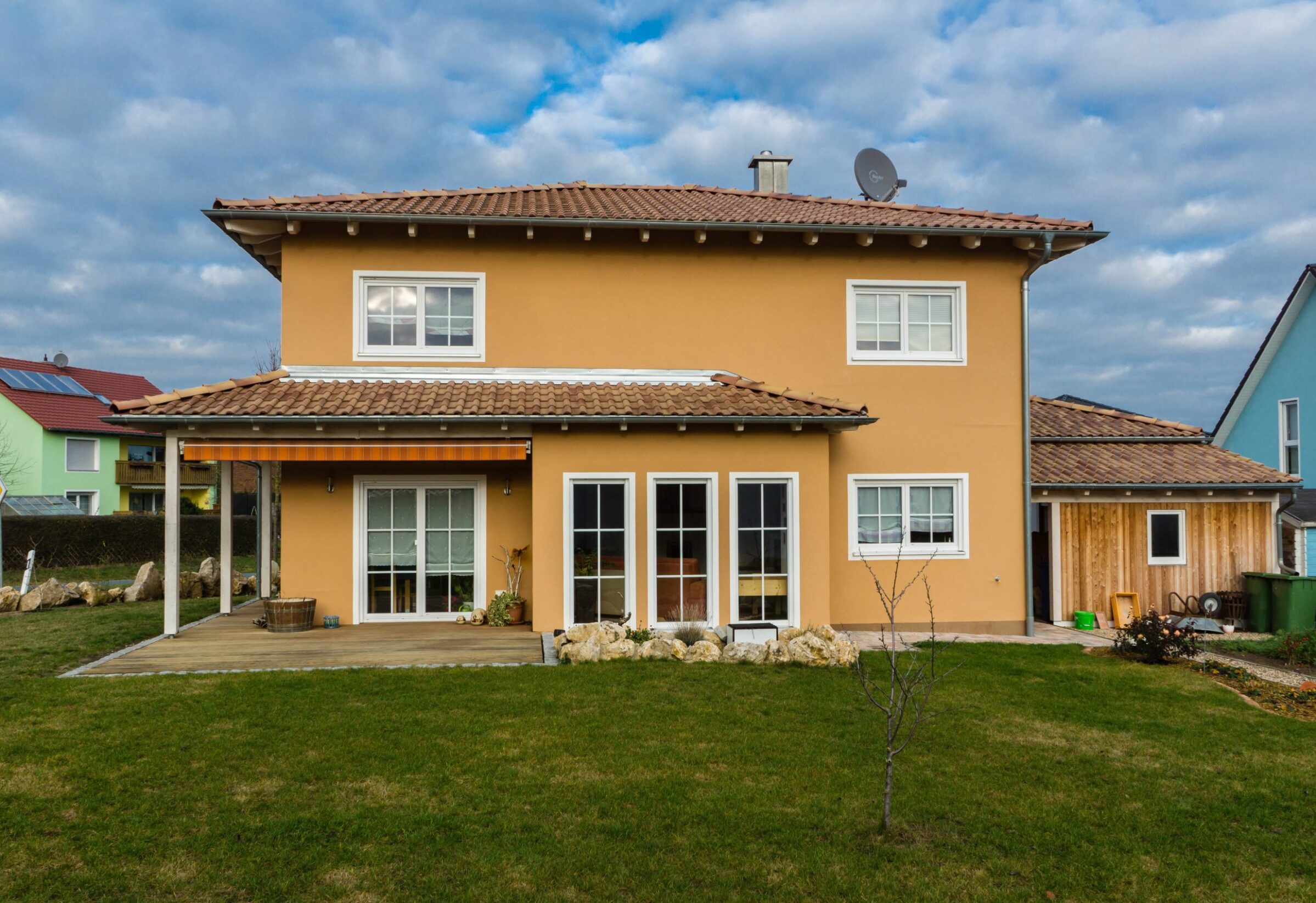 Mediterranean-style detached house with Roman pan tile Marko