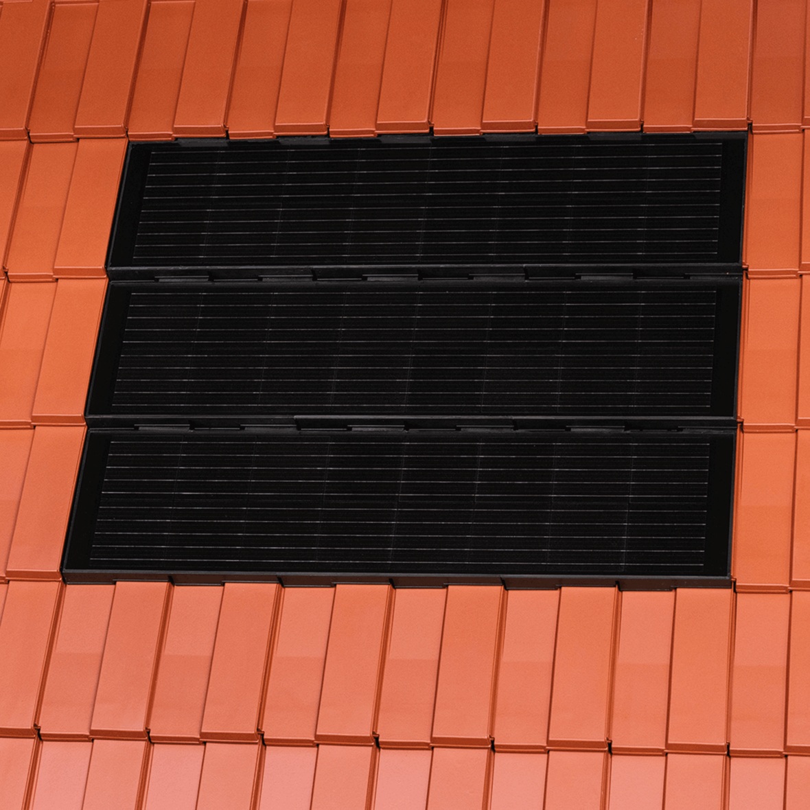 Integrated photovoltaic system J160-PV for an aesthetically pleasing roof